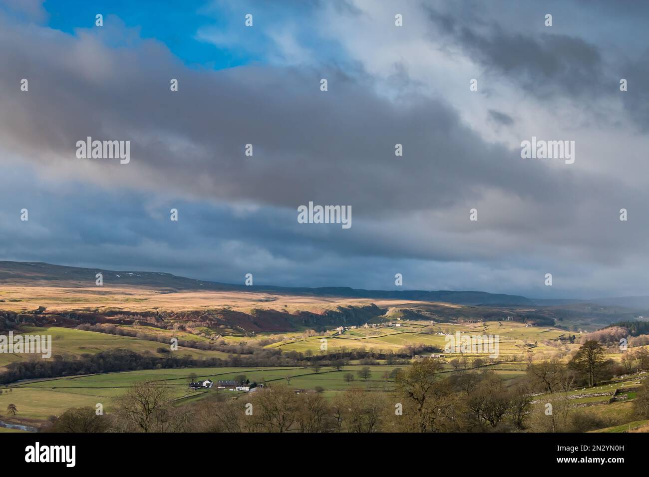 Wintry sky hi-res stock photography and images - Alamy