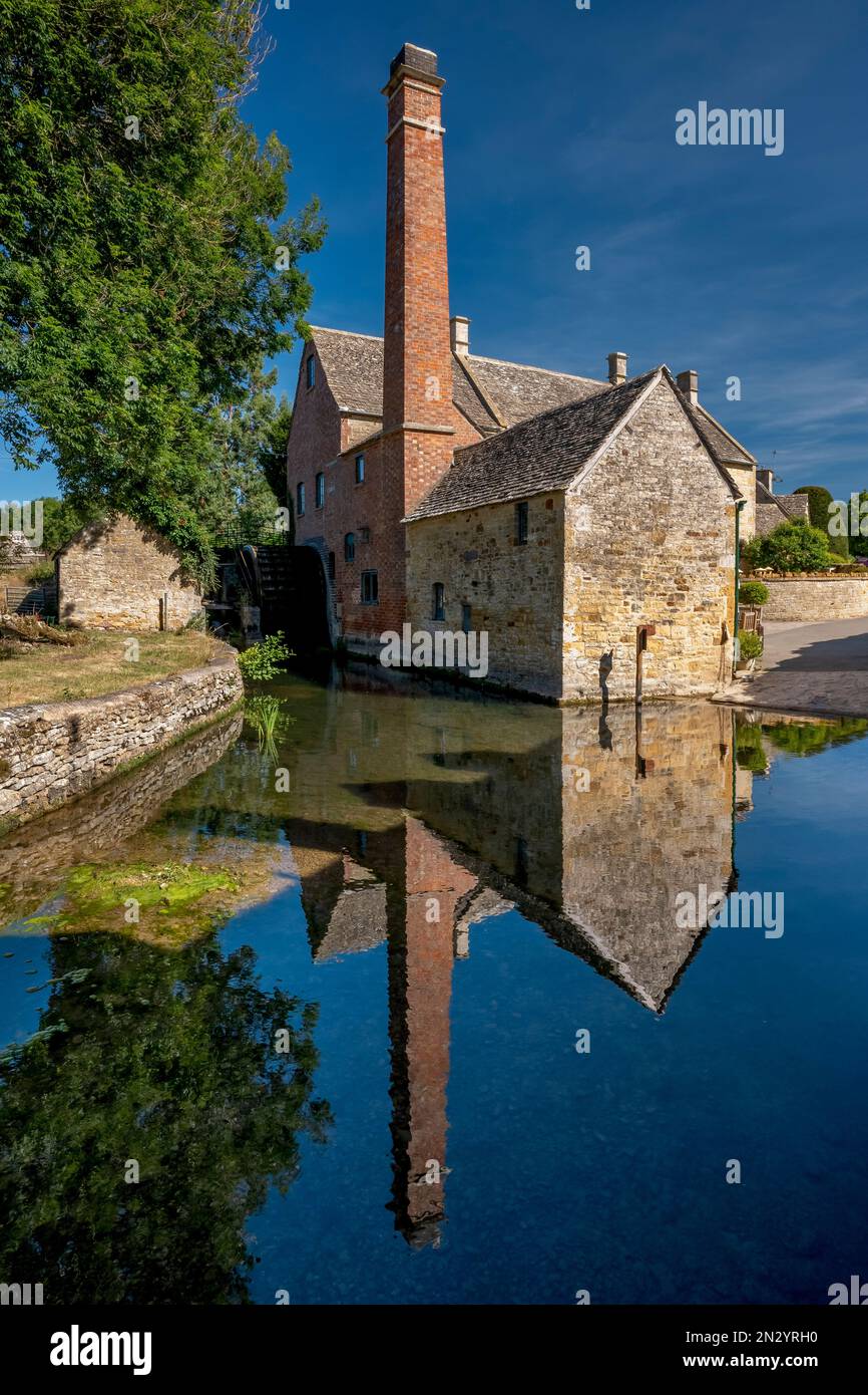 Lower to the water hi-res stock photography and images - Alamy