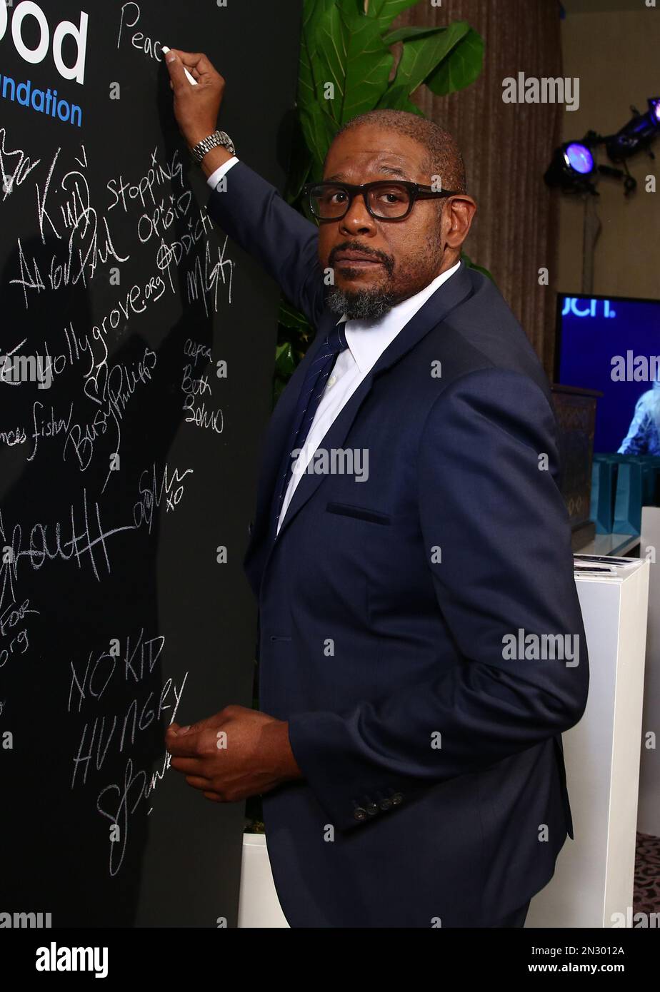 EXCLUSIVE -Forest Whitaker signs the chalk wall during unite4:good and ...