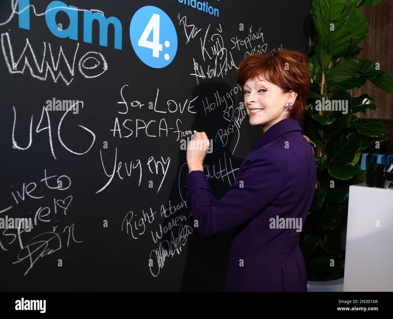 EXCLUSIVE -Frances Fisher signs the chalk wall during unite4:good and ...