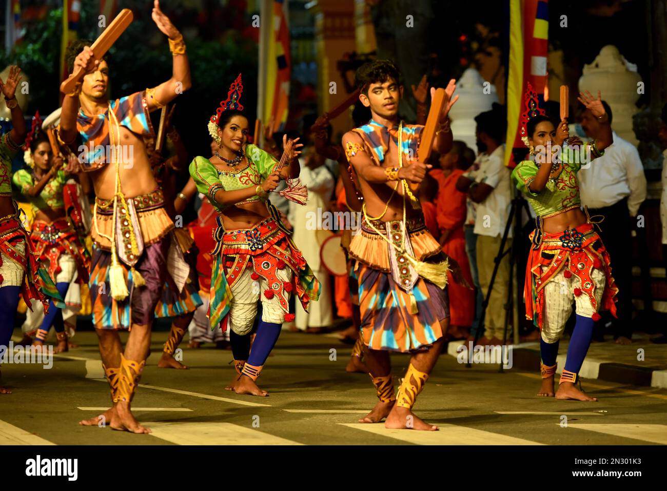 Navam maha perahera hi-res stock photography and images - Alamy