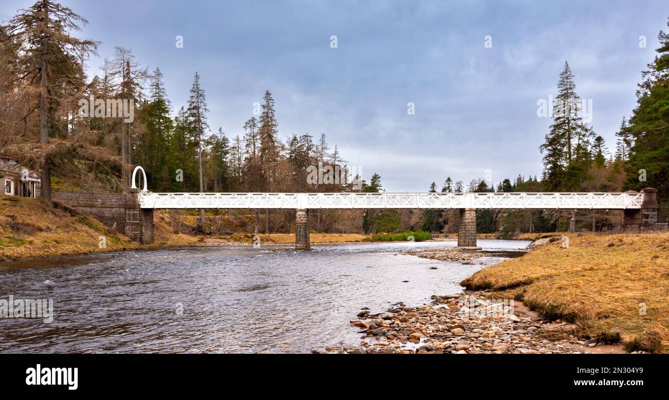 Victoria Bridge early 20th century white lattice girder bridge over the ...