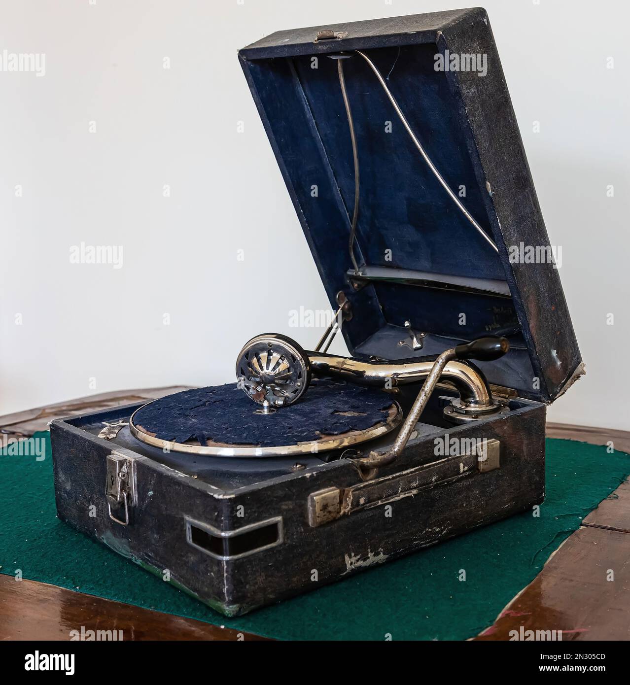 old broken gramophone. not currently used. retro Stock Photo - Alamy