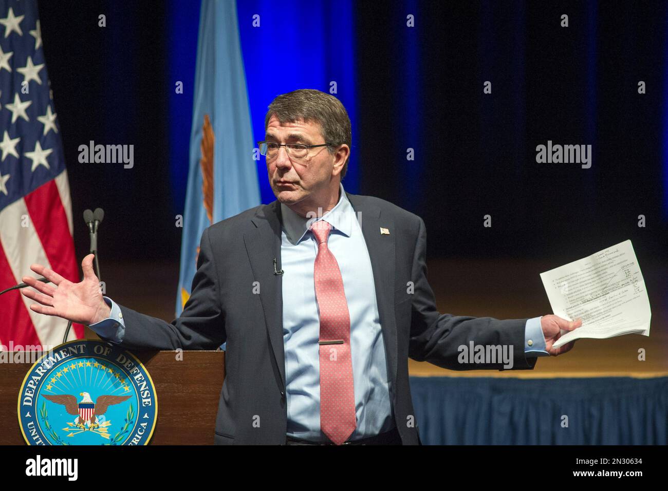Defense Secretary Ash Carter speaks in the Pentagon auditorium ...