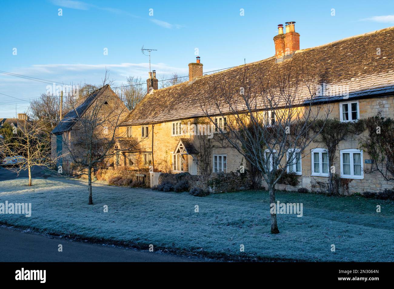 Village warwickshire cottages hi-res stock photography and images - Alamy