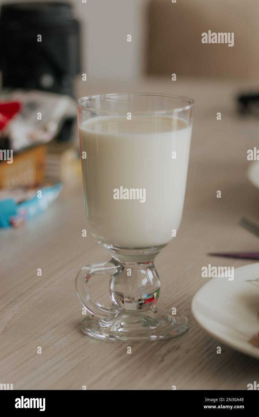 Glass milk plate white hi-res stock photography and images - Alamy