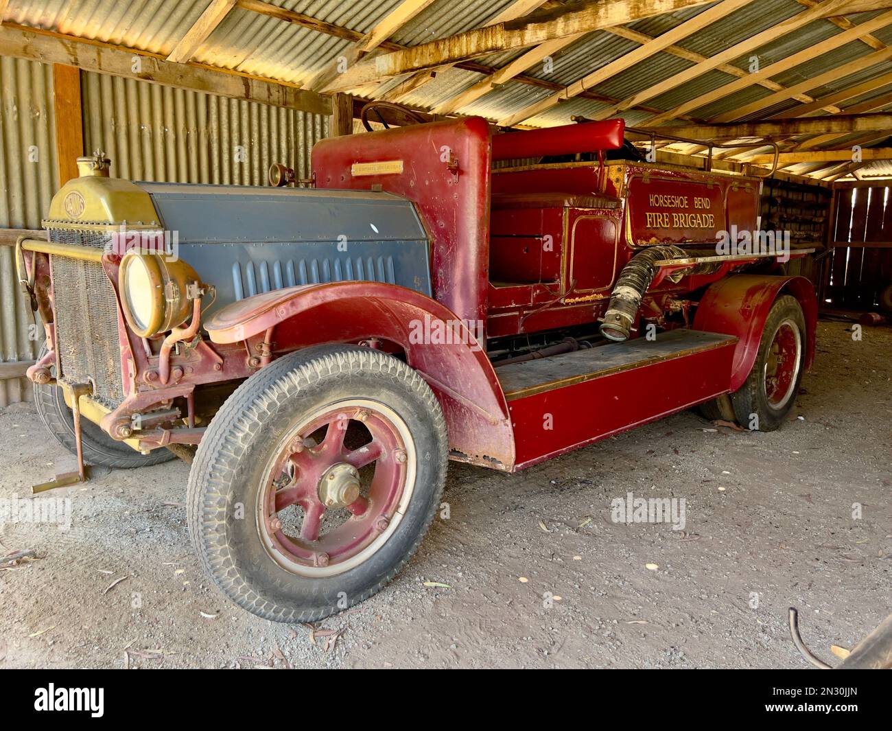 1900s Vintage Horseshoe bend Fire truck Stock Photo - Alamy