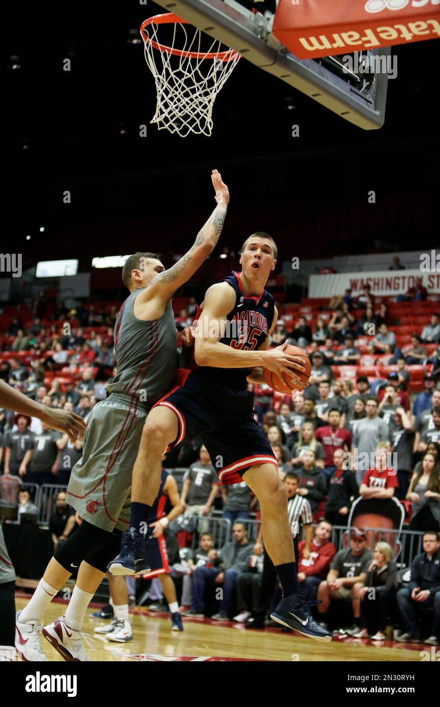 Arizona's Kaleb Tarczewski (35) grabs a rebound against Washington ...