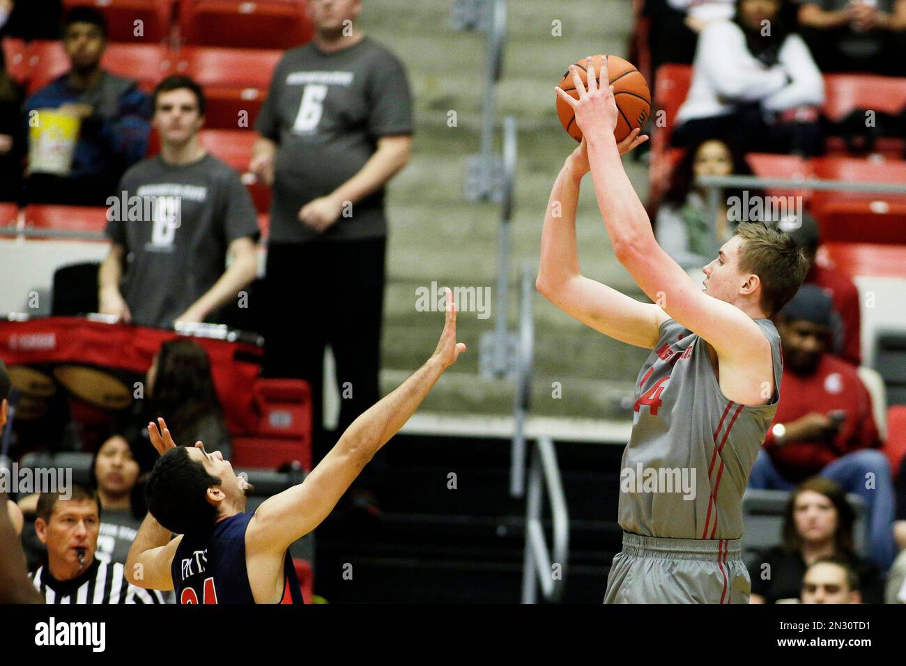 Washington State's Josh Hawkinson, right, shoots against Arizona's ...