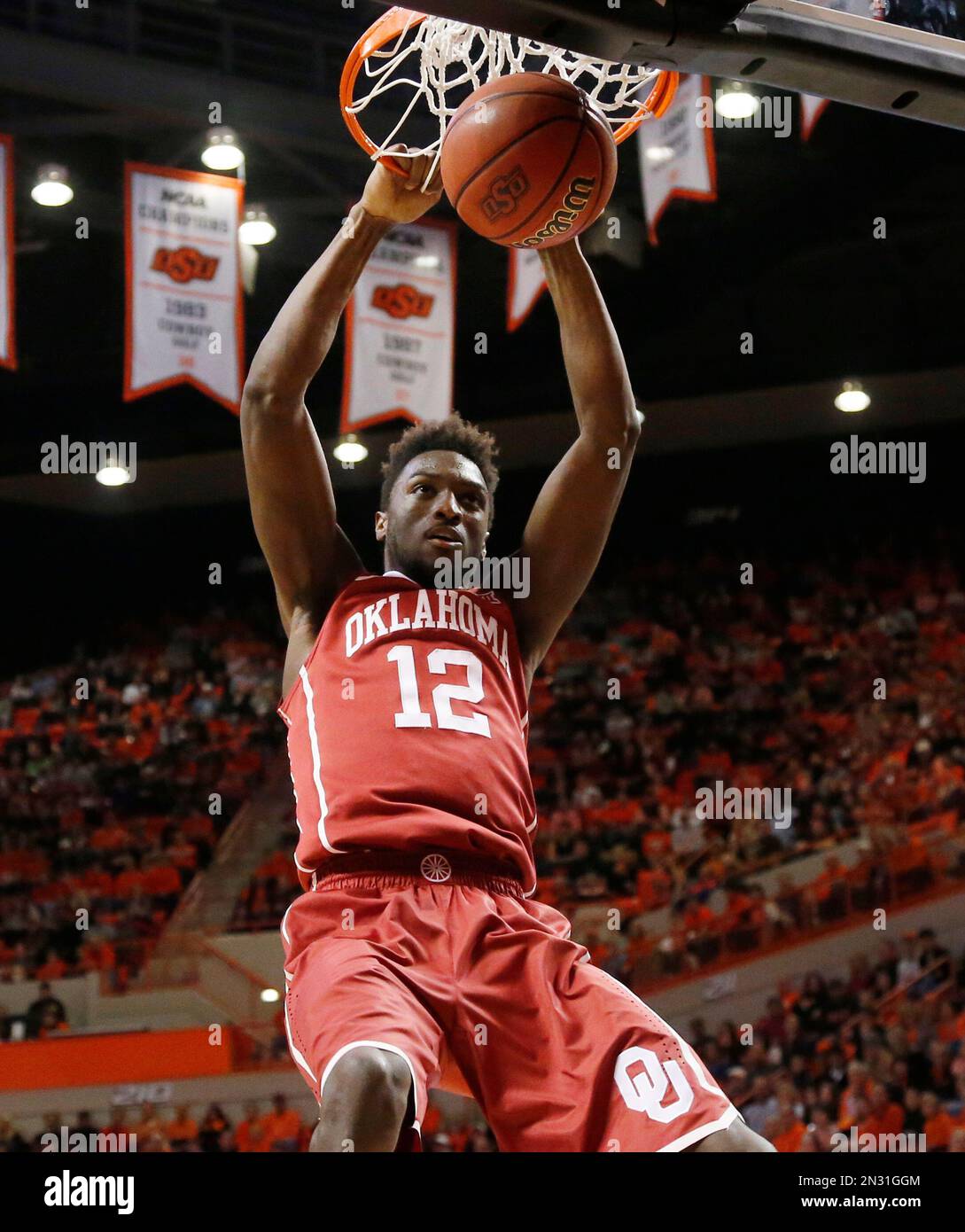 Oklahoma forward Khadeem Lattin (12) dunks during an NCAA college ...
