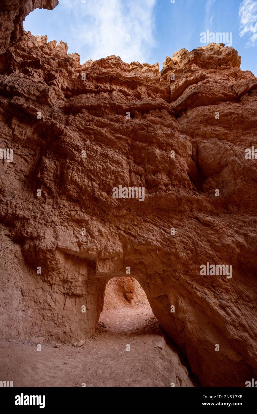 Arch Cutout Between Navajo Loop and Wall Street in Bryce Canyon ...