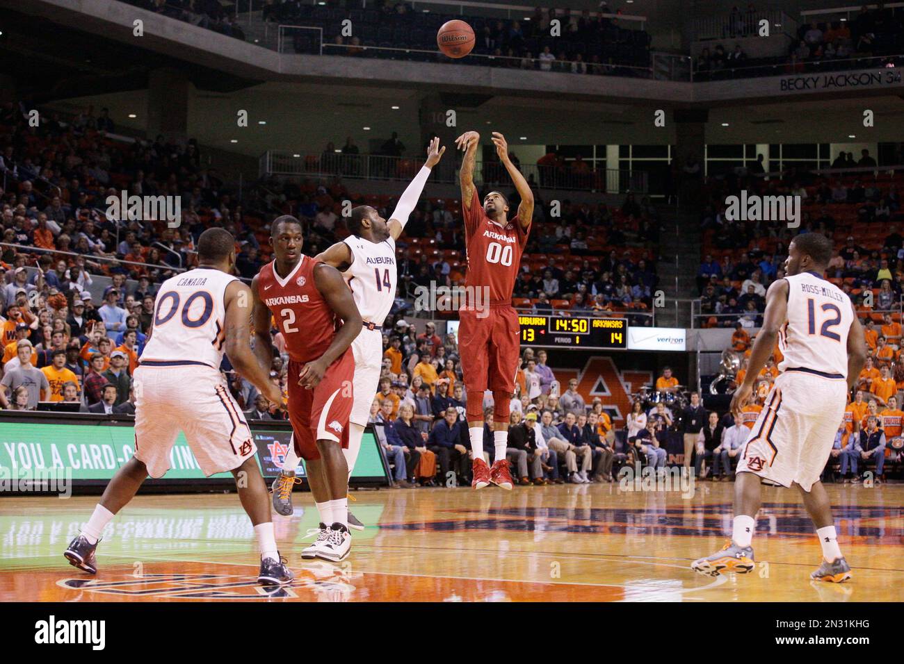 Arkansas guard Rashad Madden (00) scores a three point basket against ...