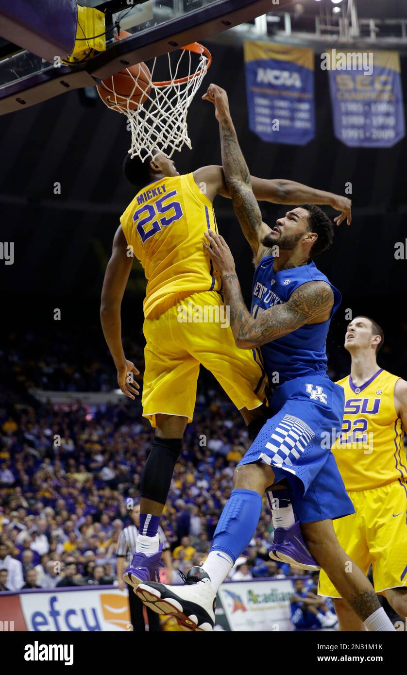 Kentucky Basketball Dunk