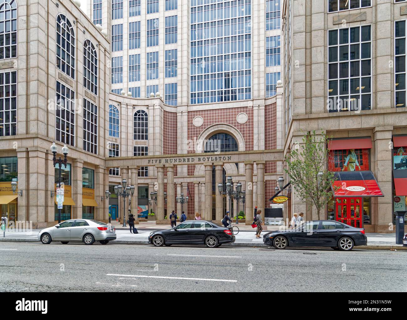 Boston Back Bay: 500 Boylston Street – before the courtyard renovation ...
