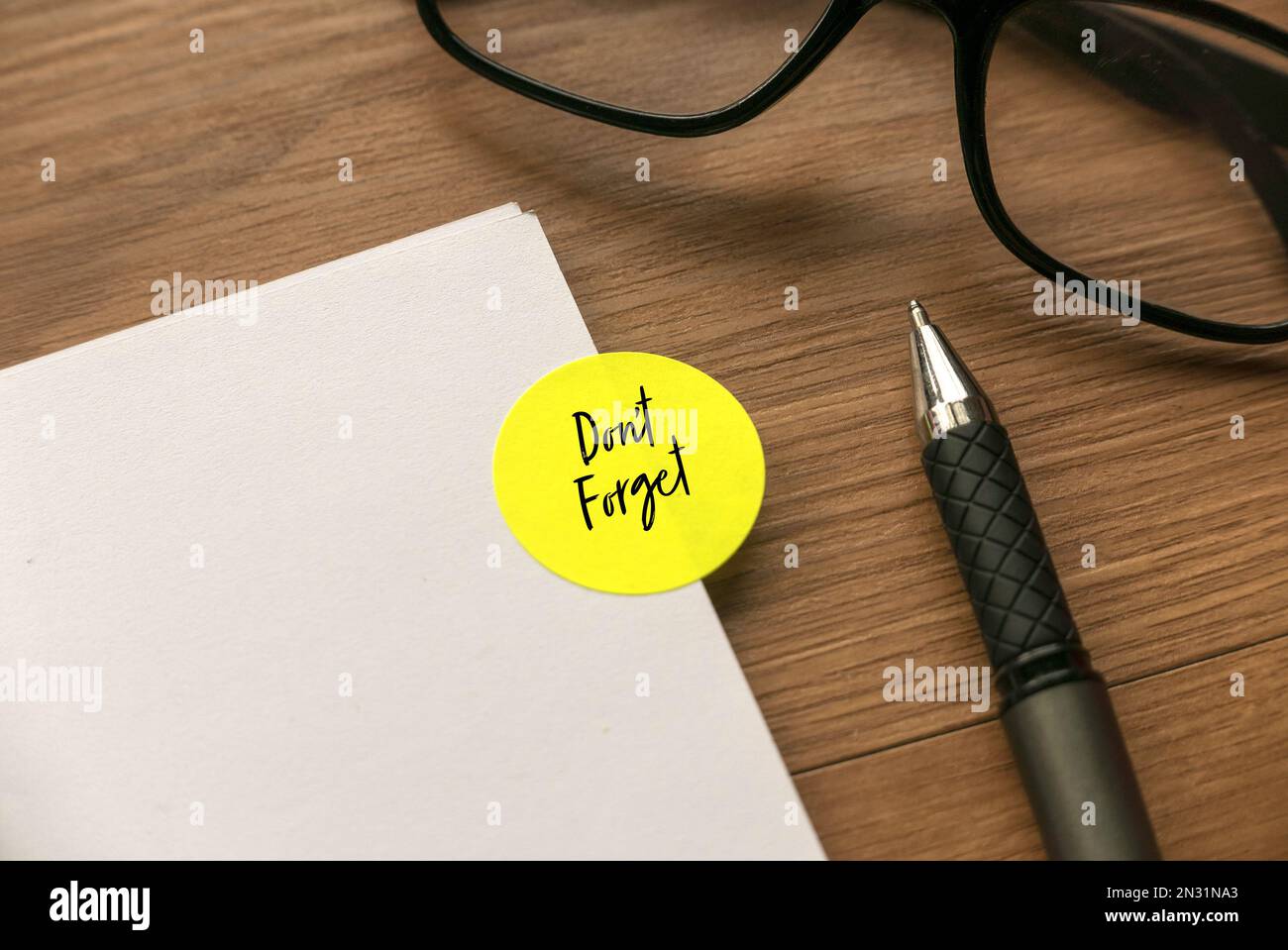 Green label sticker written with Don't Forget on a notebook with pen ...