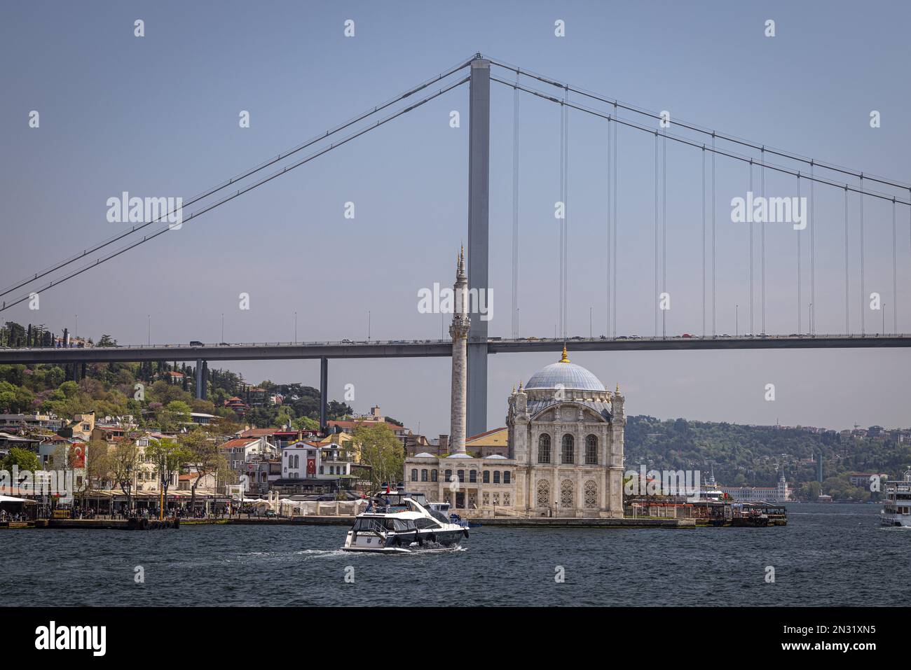 Ortaköy Mosque/ Büyük Mecidiye Camii, on the Bosphorus Strait, Istanbul ...