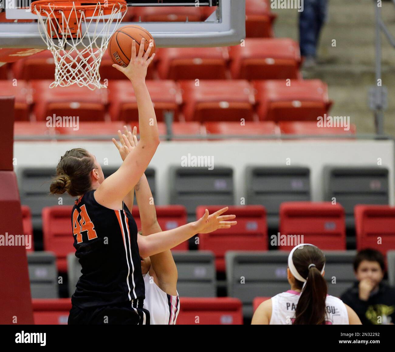 Oregon State center Ruth Hamblin (44) shoots over Washington Sate ...