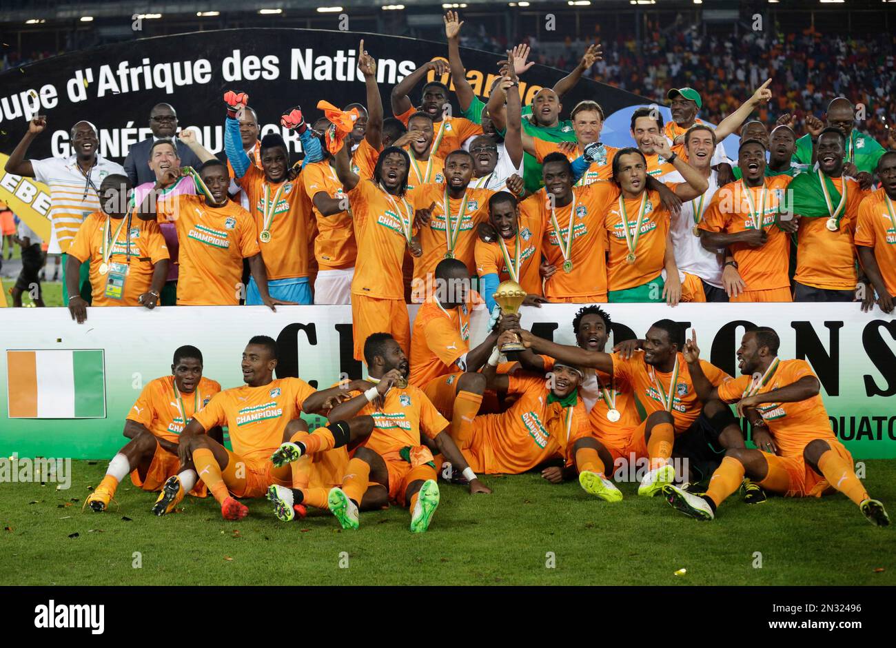 Ivory Coast soccer players celebrate with the trophy after winning ...
