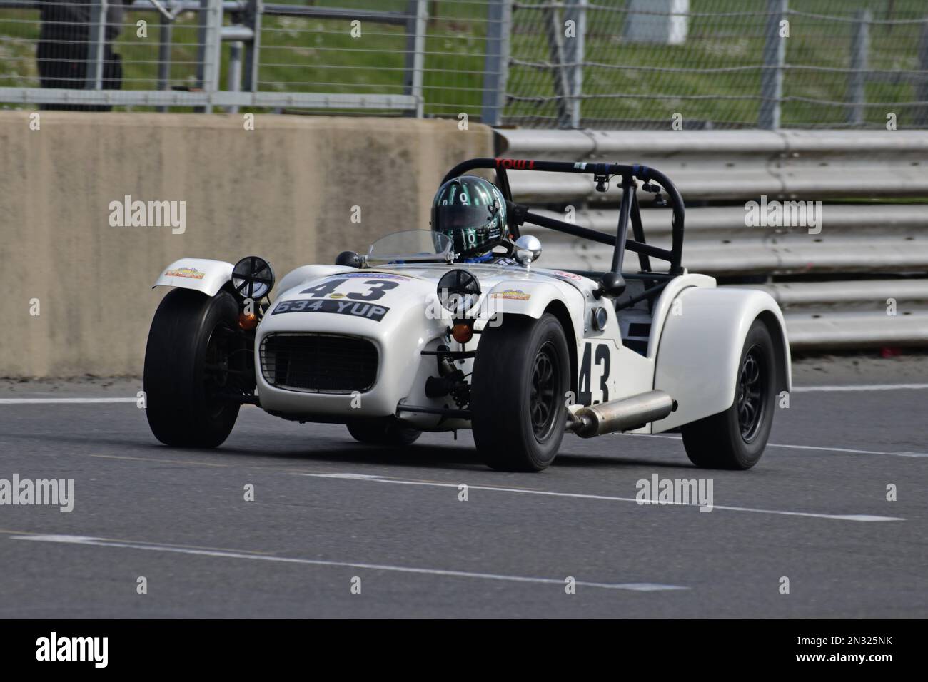 Group 2 cars hi-res stock photography and images - Alamy