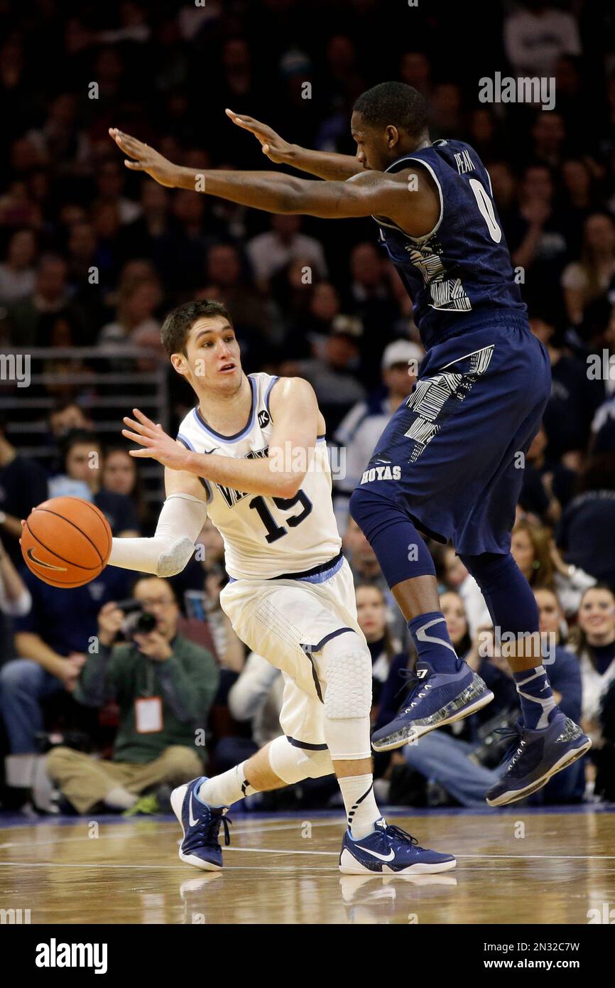 Villanova's Ryan Arcidiacono, left, tries to pass around Georgetown's L ...