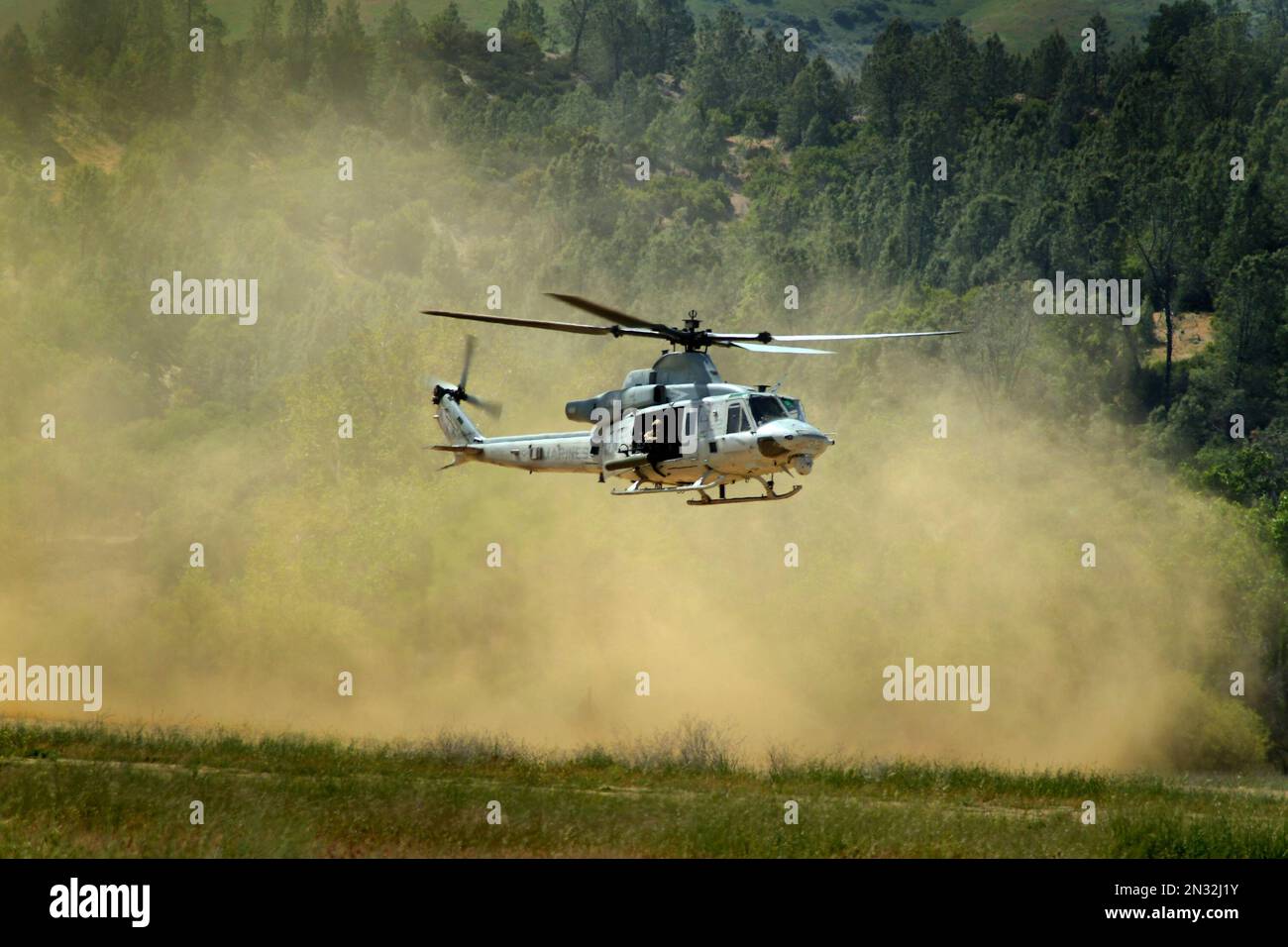 13th Marine Expeditionary Unit helicopters in a military training ...