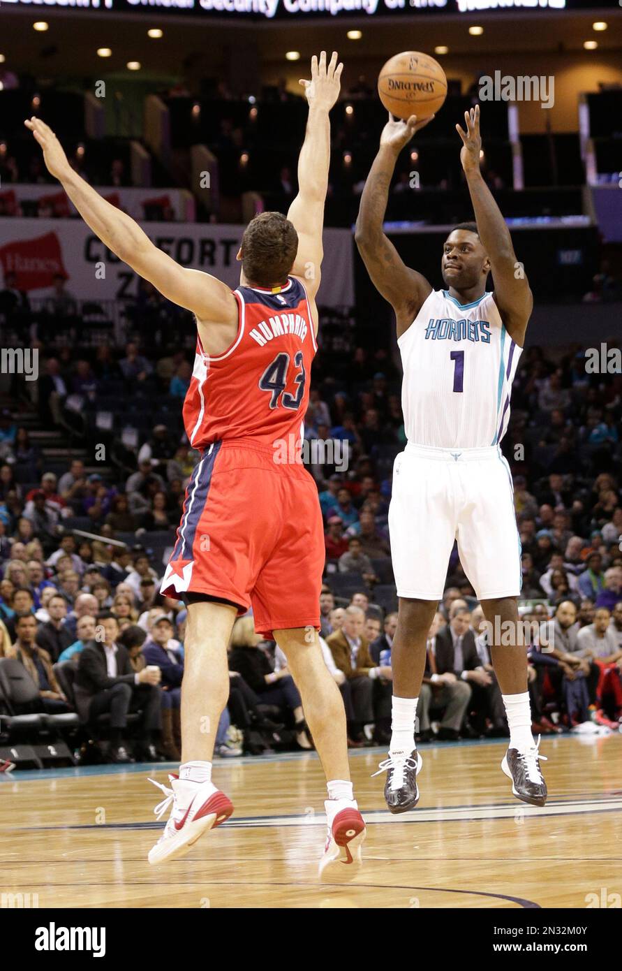 Charlotte Hornets' Lance Stephenson (1) shoots over Washington Wizards ...
