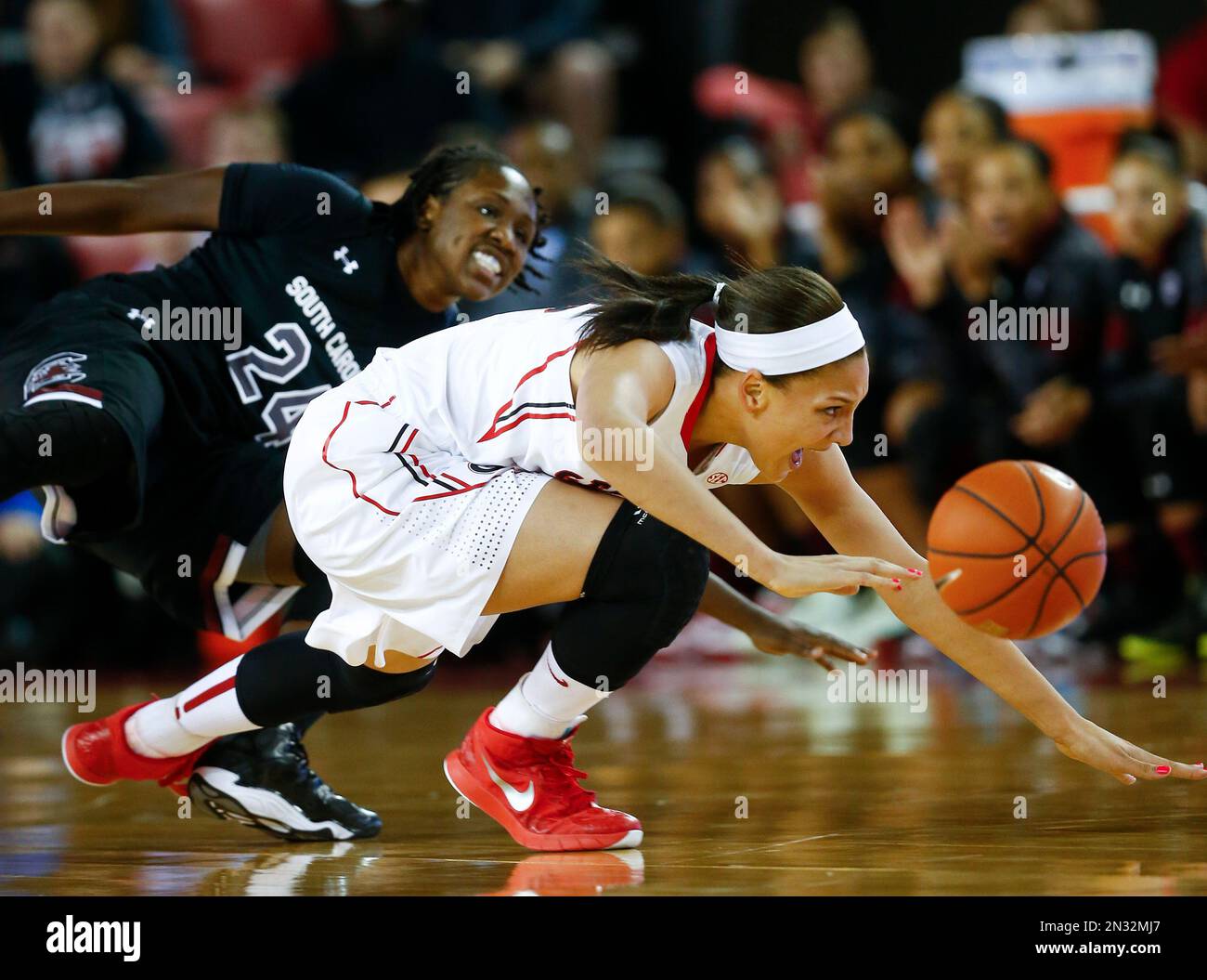 Georgia guard Erika Ford (31) recovers a loose ball in front of South ...