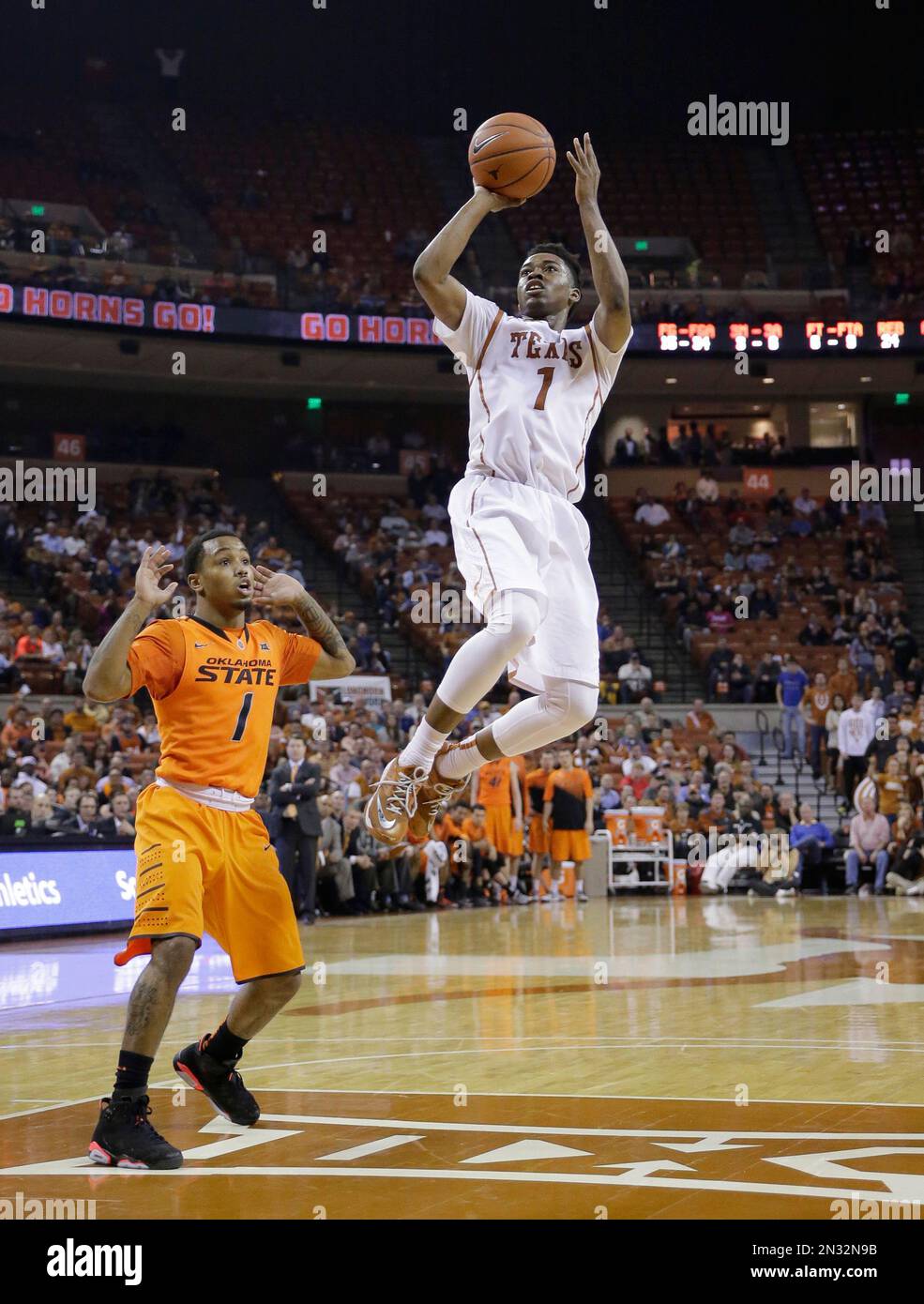 Texas’ Isaiah Taylor (1) shoots over Oklahoma State’s Tyree Griffin (1 ...