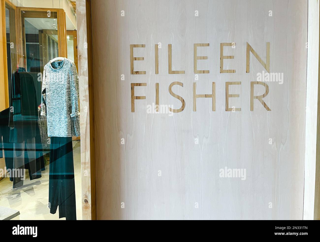 Exterior of an Eileen Fisher store Stock Photo - Alamy