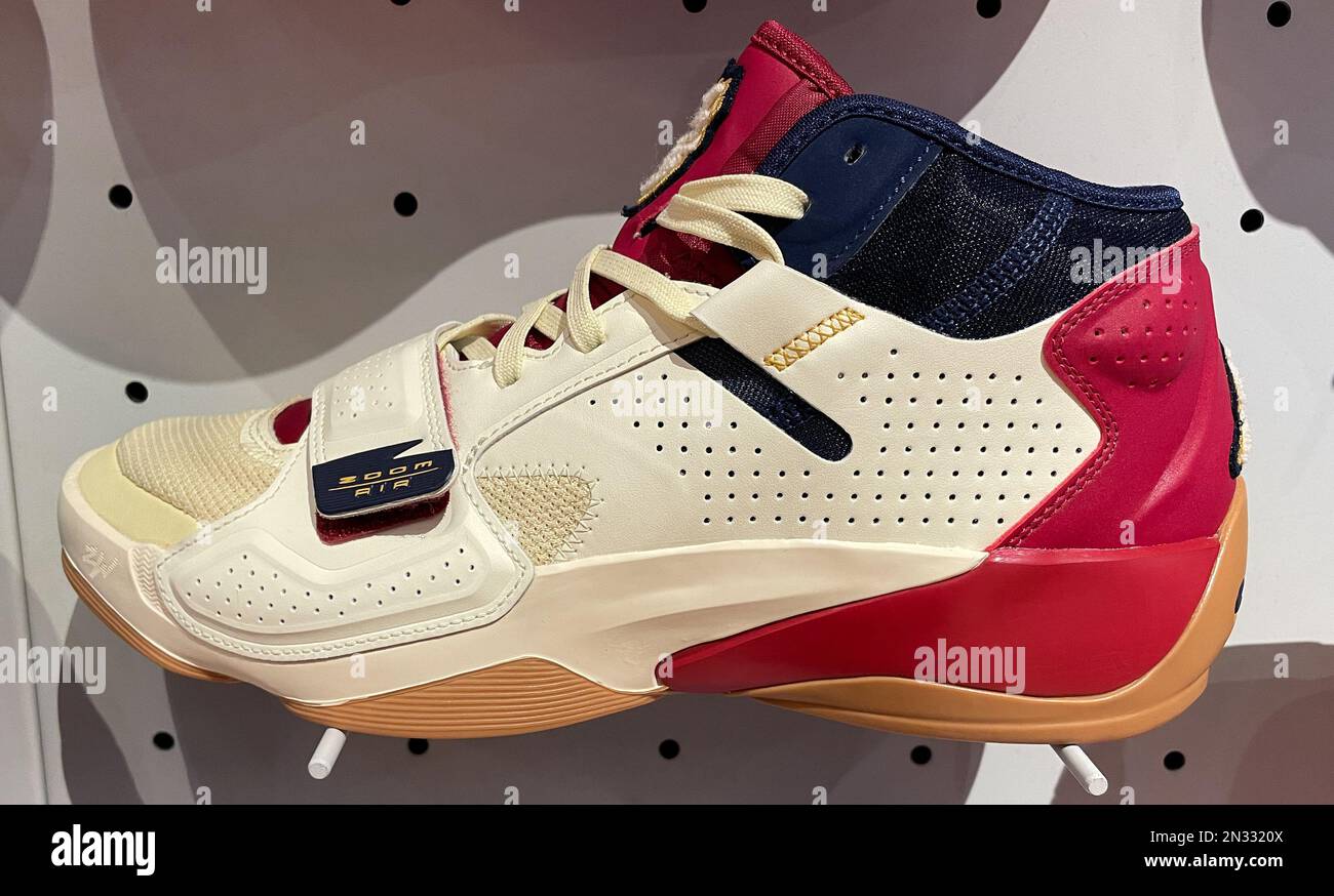 Foot locker nike hi-res stock photography and images - Alamy