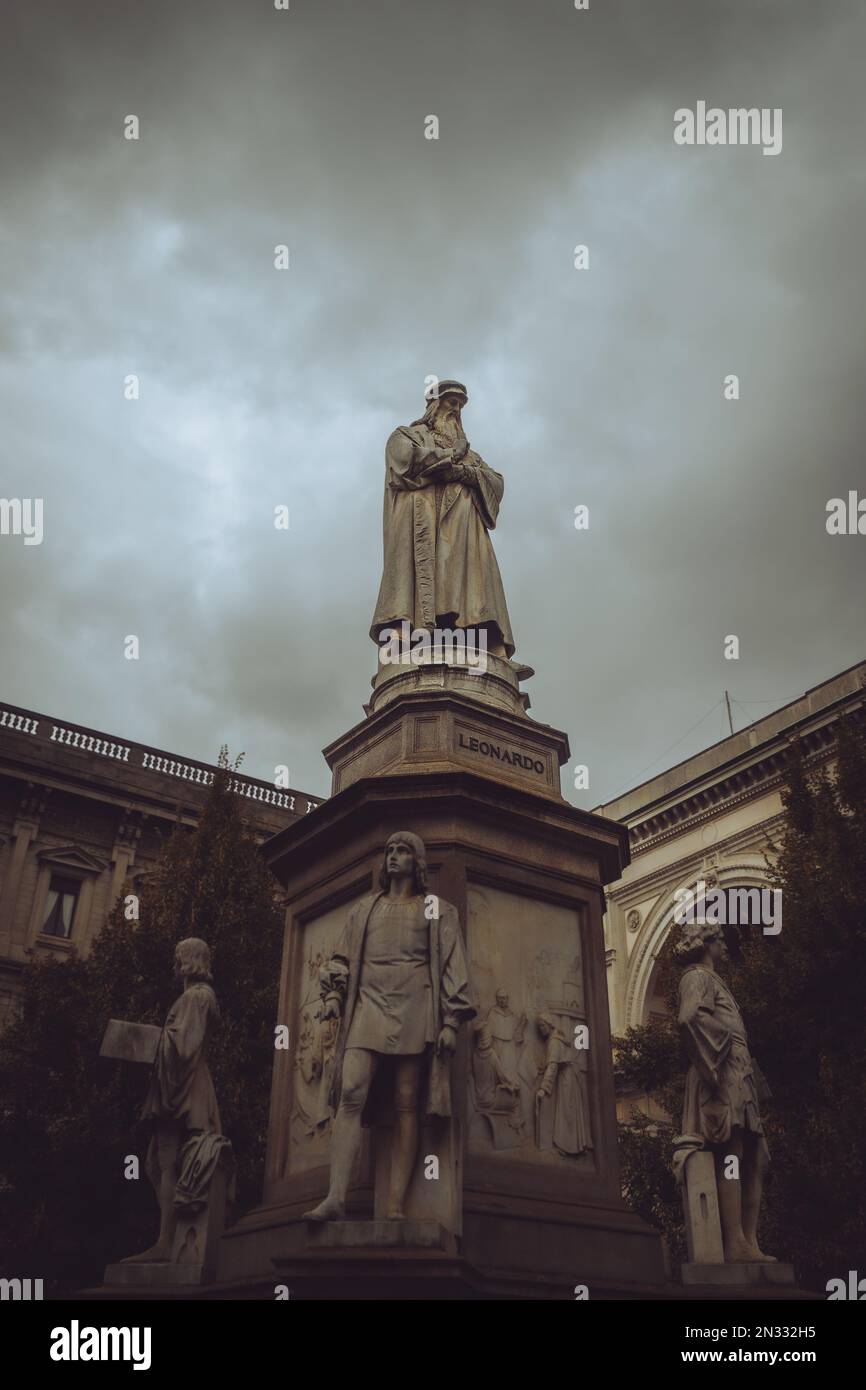 Leonardo Da Vinci Statue Milan Italy Stock Photo - Alamy