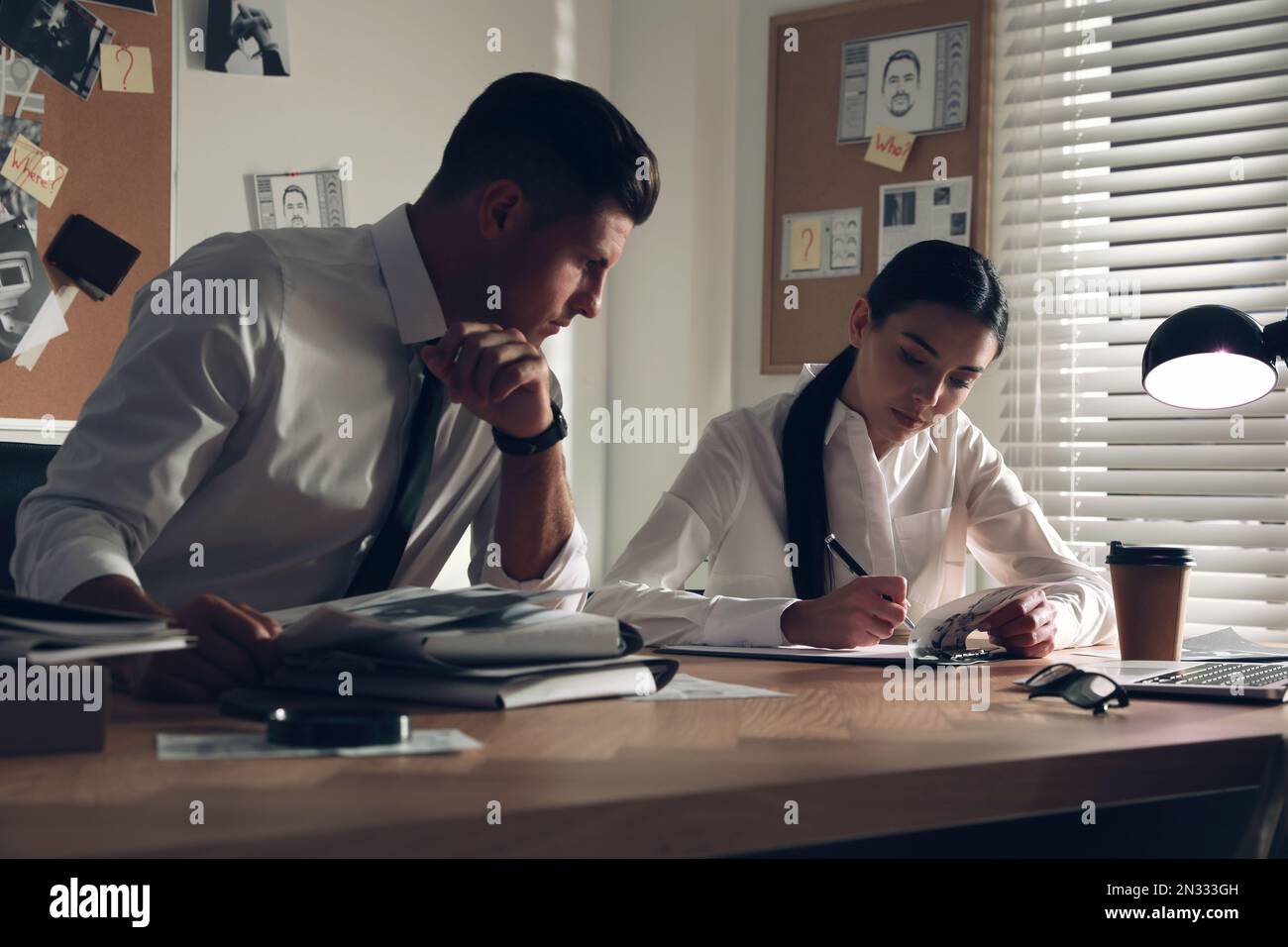 Detectives evidence photos hi-res stock photography and images - Alamy