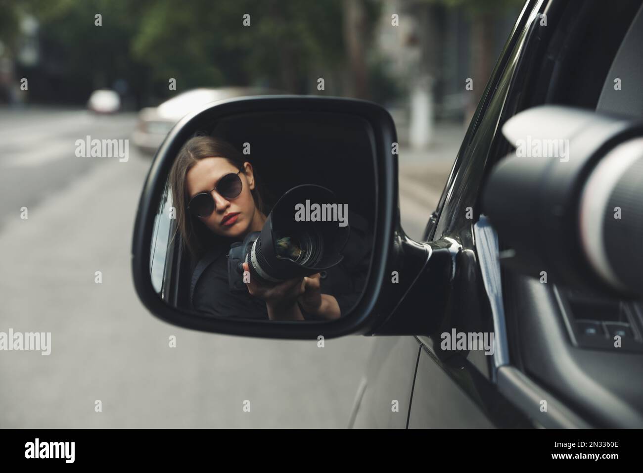 Side view female photographer hi-res stock photography and images - Alamy
