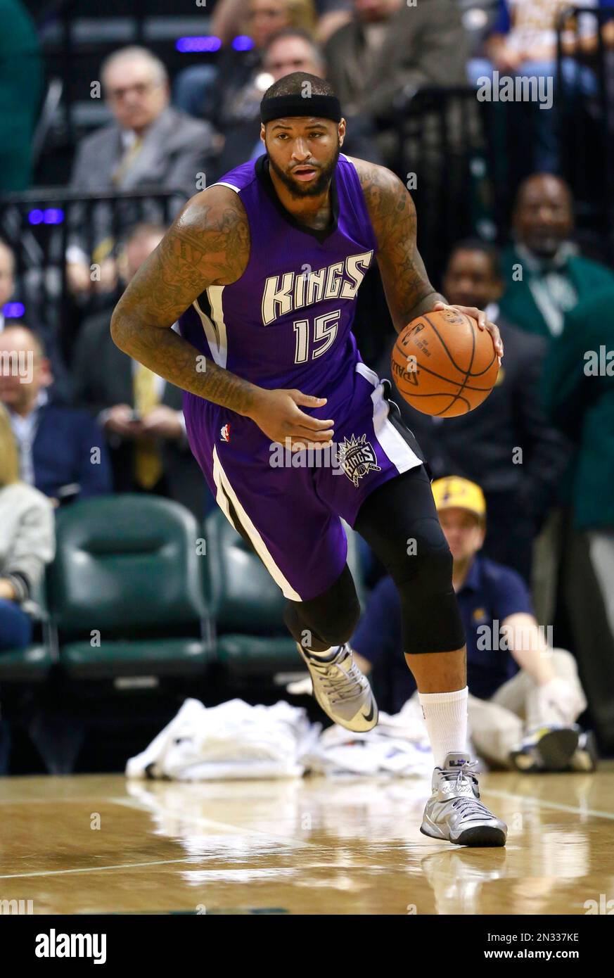 Sacramento Kings center DeMarcus Cousins dribbles the basketball in the ...