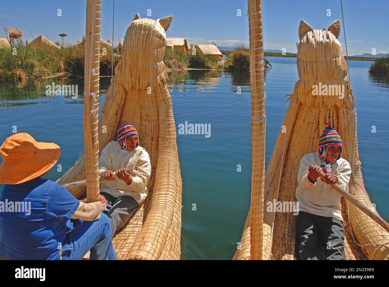 indian uros in reed boat rowing on Titicaca lake near Puno, Peru Stock ...