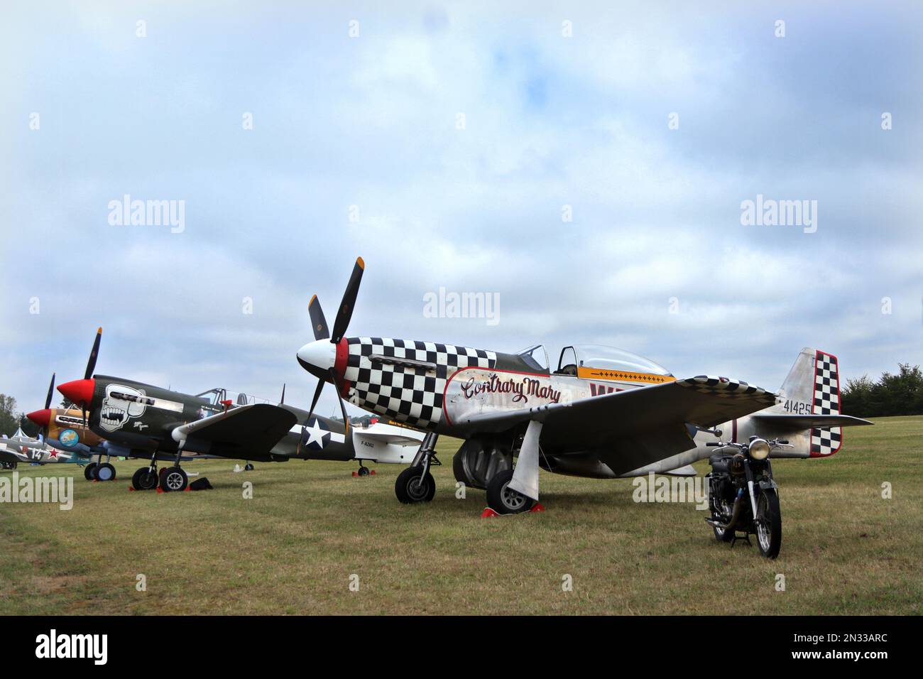 AIR LEGENDS Air show at Melun Villaroche - North American TF-51D ...