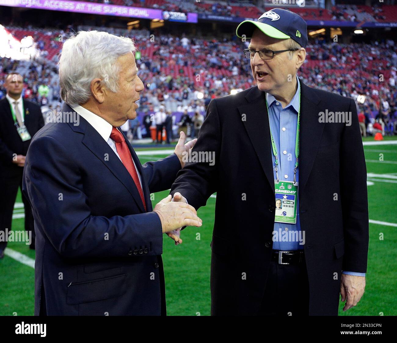 New England Patriots owner Robert Kraft , left, shakes hands with ...