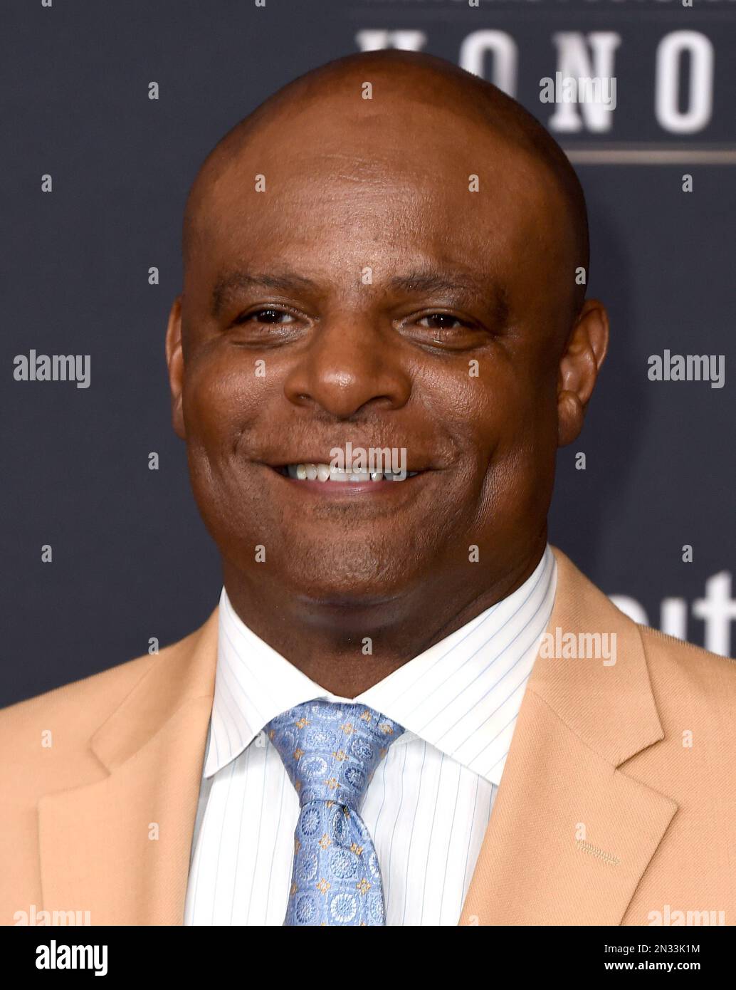 Former NFL player Warren Moon arrives at the 4th annual NFL Honors at ...
