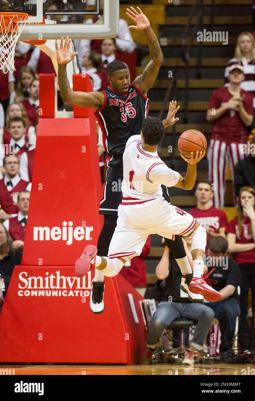 Indiana guard James Blackmon Jr. (1) drives to the basket against ...