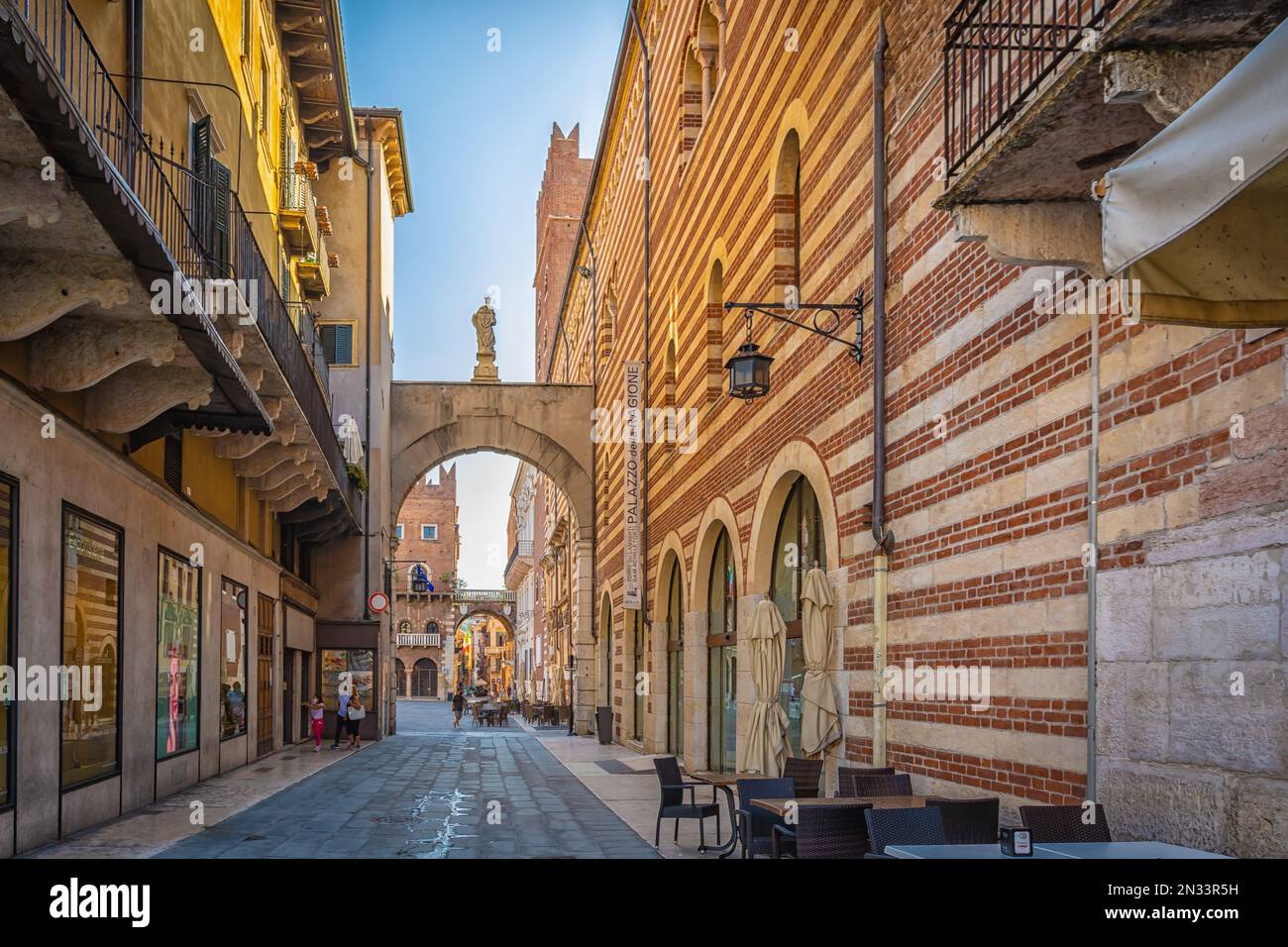 Historic centre of Verona - Via della Costa - urban landscape. Verona ...