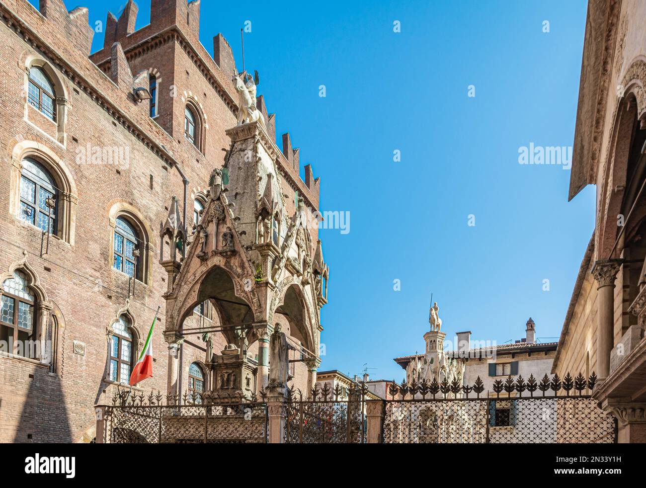 Scaliger gothic funerary Monument of Scaliger Tombs (Arche Scaligere ...