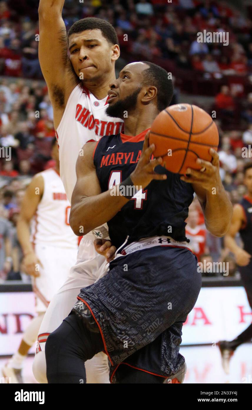 Maryland's Dez Wells, right, goes up for a shot against Ohio State's ...