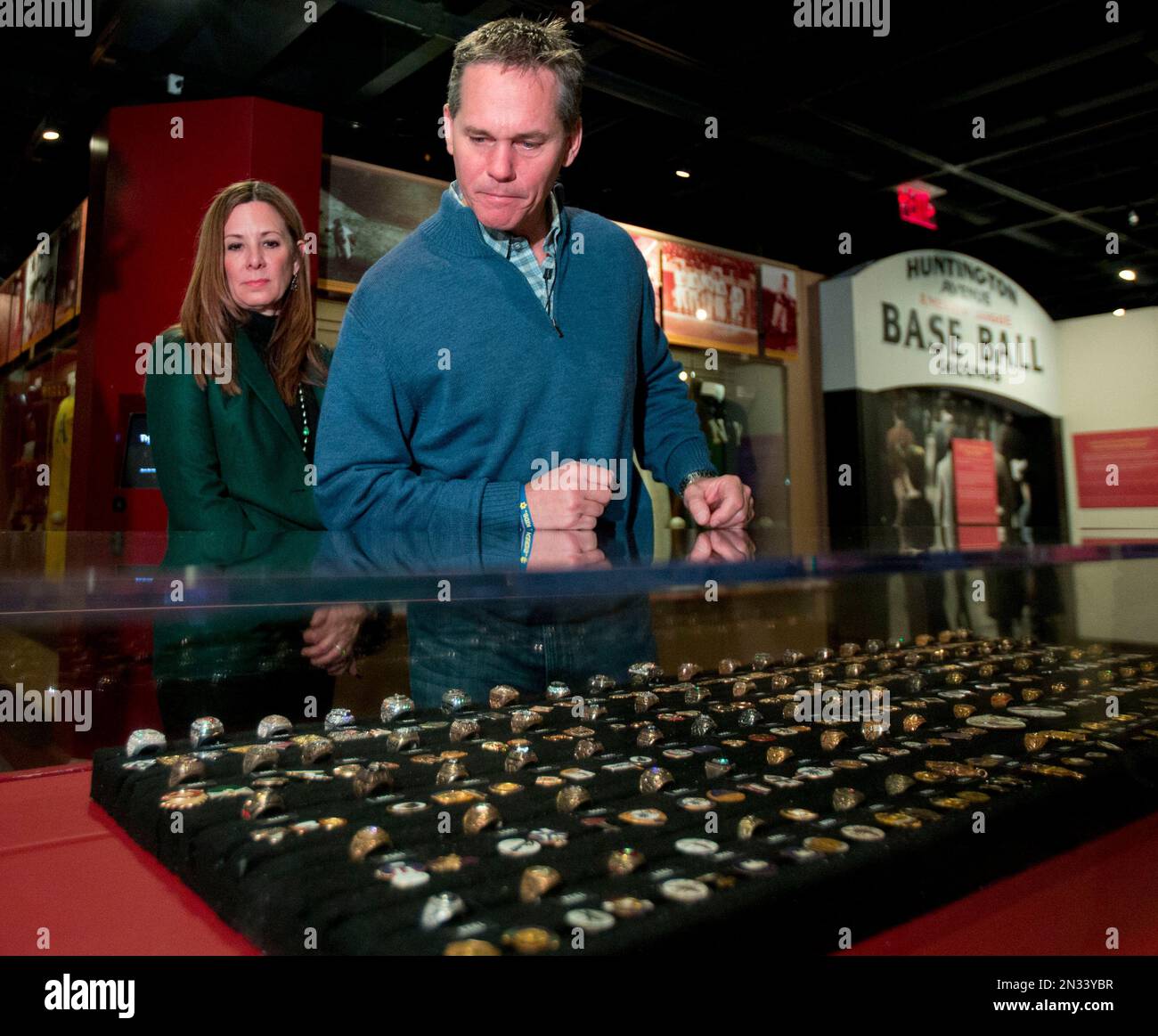 Former Houston Astros player Craig Biggio and wife Patty look at World ...