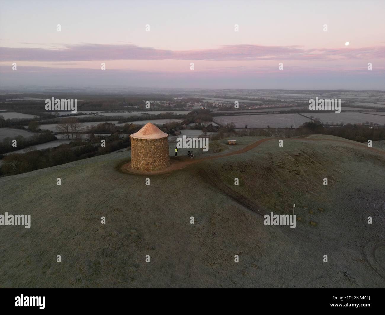The pepper pot a English civil war lookout tower at Burton dassett ...