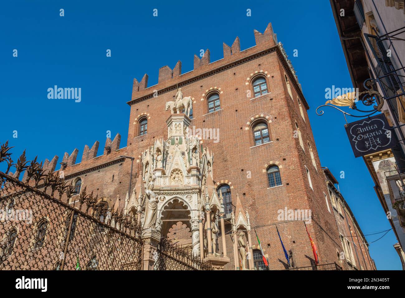 Scaliger gothic funerary Monument of Scaliger Tombs (Arche Scaligere ...