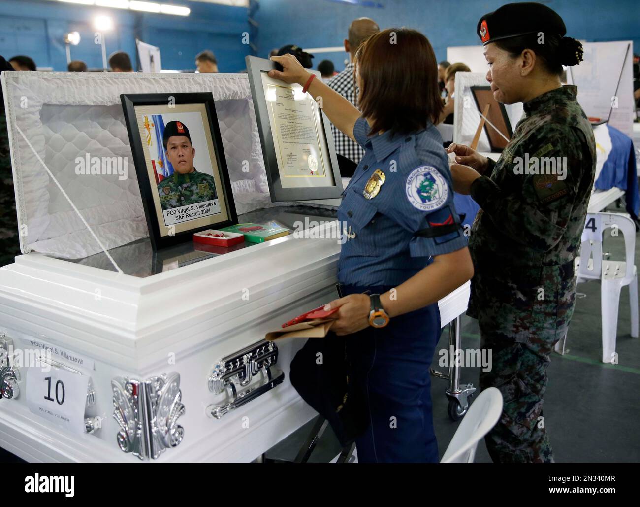 Fellow police officers pay their last respects to the 44 police anti ...