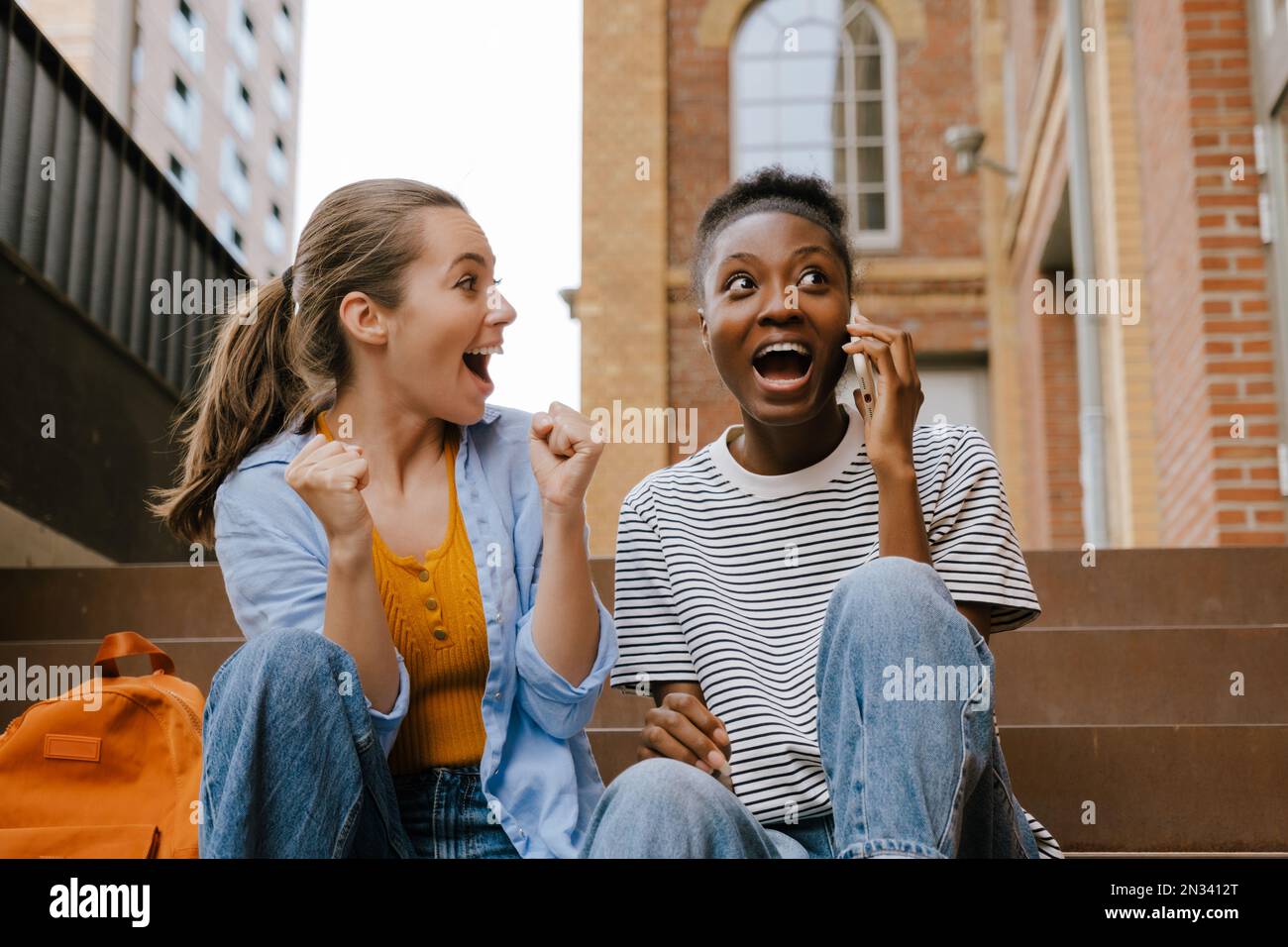 Girls screaming hi-res stock photography and images - Alamy