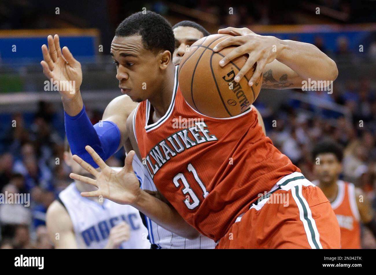 Milwaukee Bucks' John Henson (31) makes a move to the basket in front ...