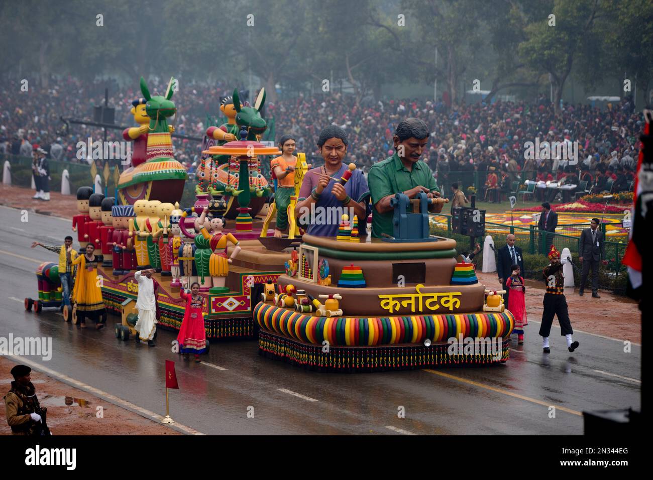A float moves down the parade route as President Barack Obama and first ...