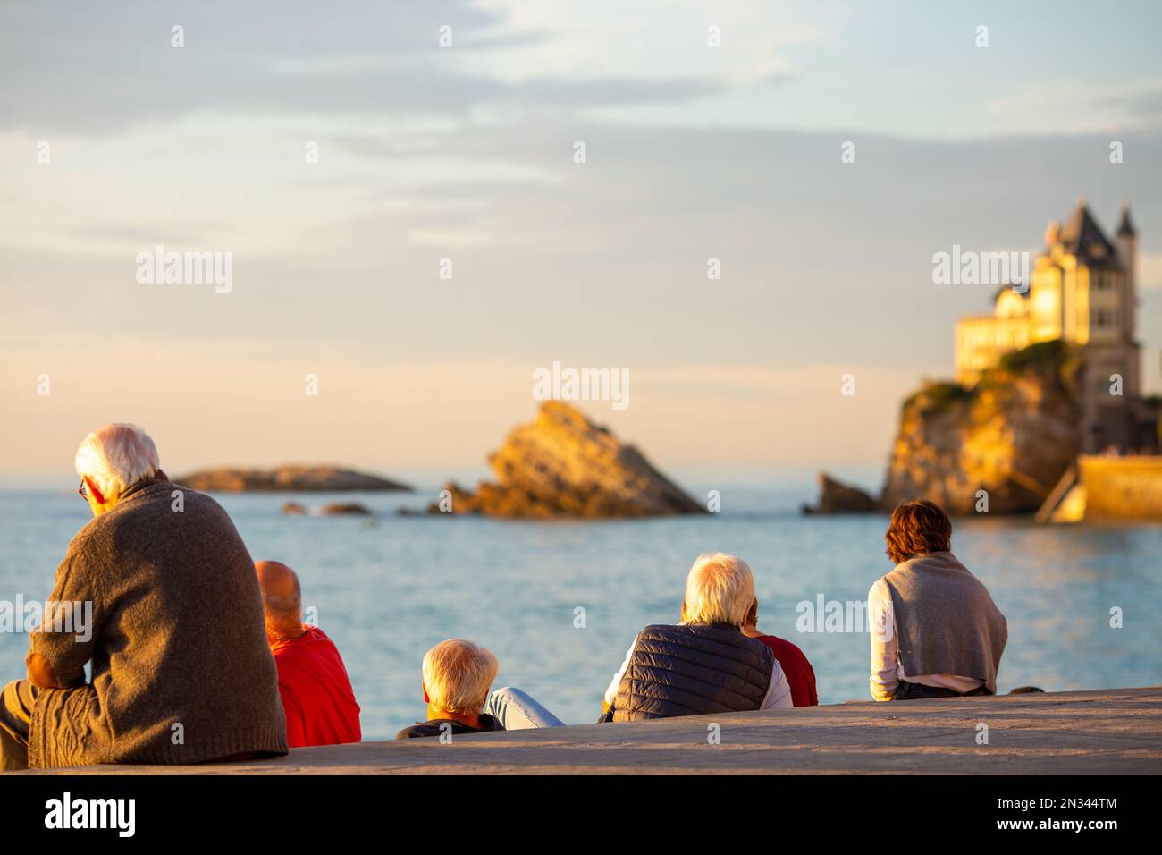 Group older people in hi-res stock photography and images - Alamy